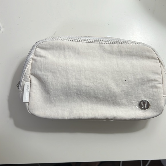 lululemon athletica | Bags | Nwt Lululemon Everywhere Belt Bag L White ...
